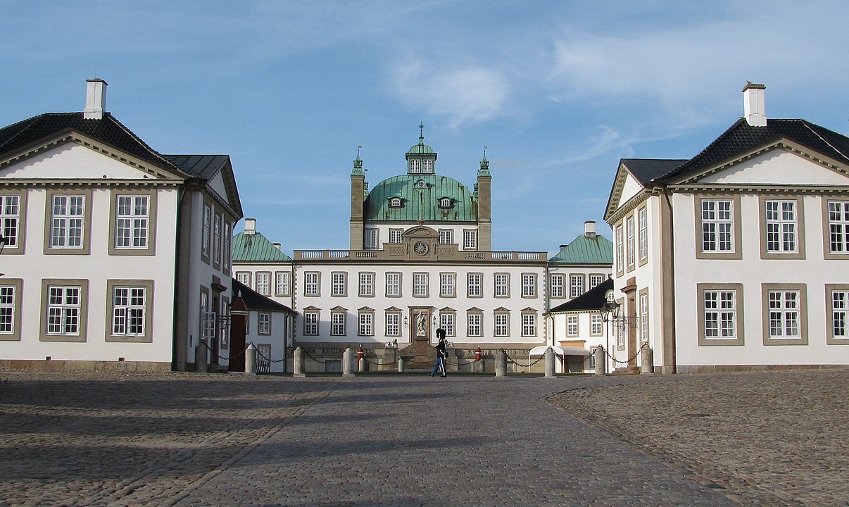 Crown Prince Family Take Up Residence At Chancellery House - Right ...